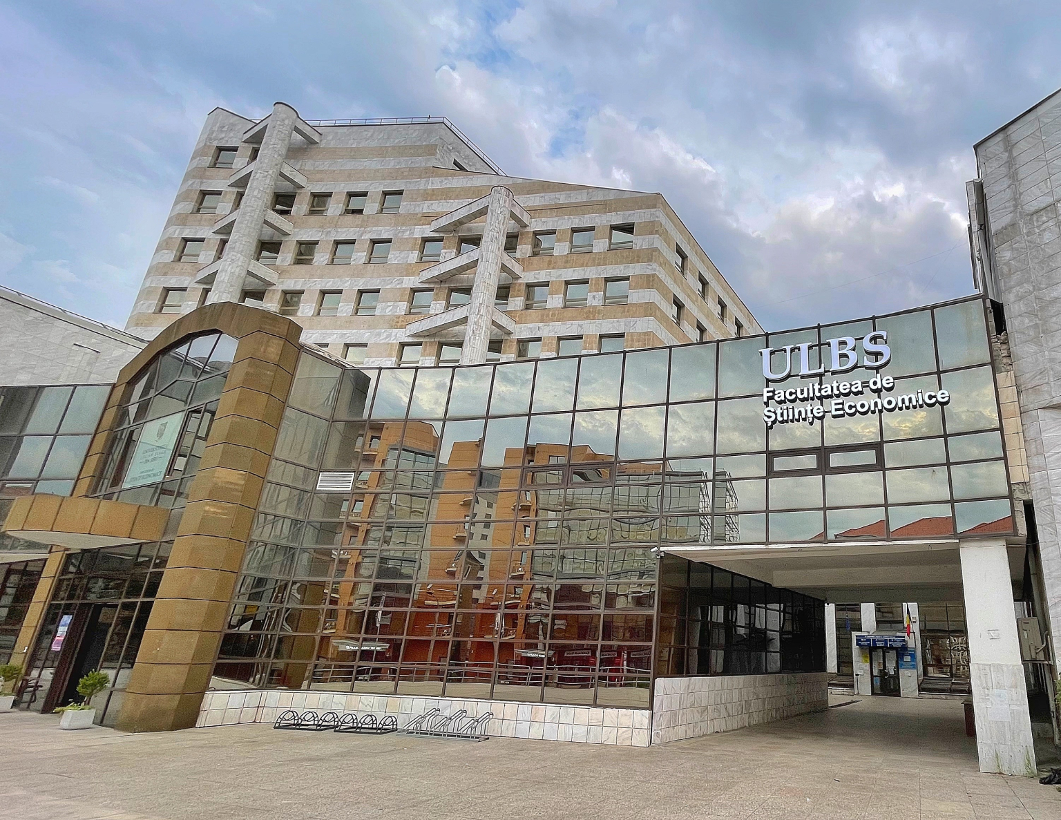 30 de ani de învățământ superior economic la Sibiu | Universitatea ...