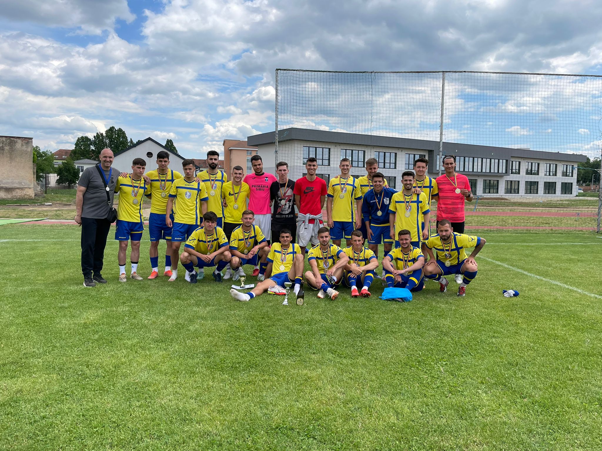 ULBS, vicecampioană națională universitară la fotbal | Universitatea ...